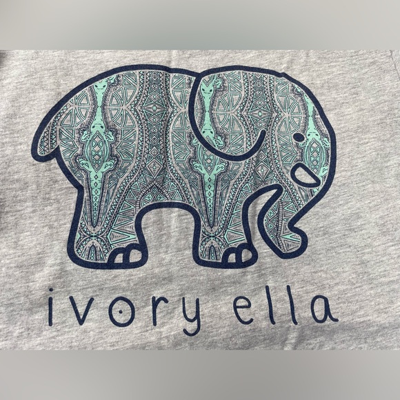 ivory ella | Tops | Ivory Ella T Shirt Long Sleeve Gray Pocket Graphic ...